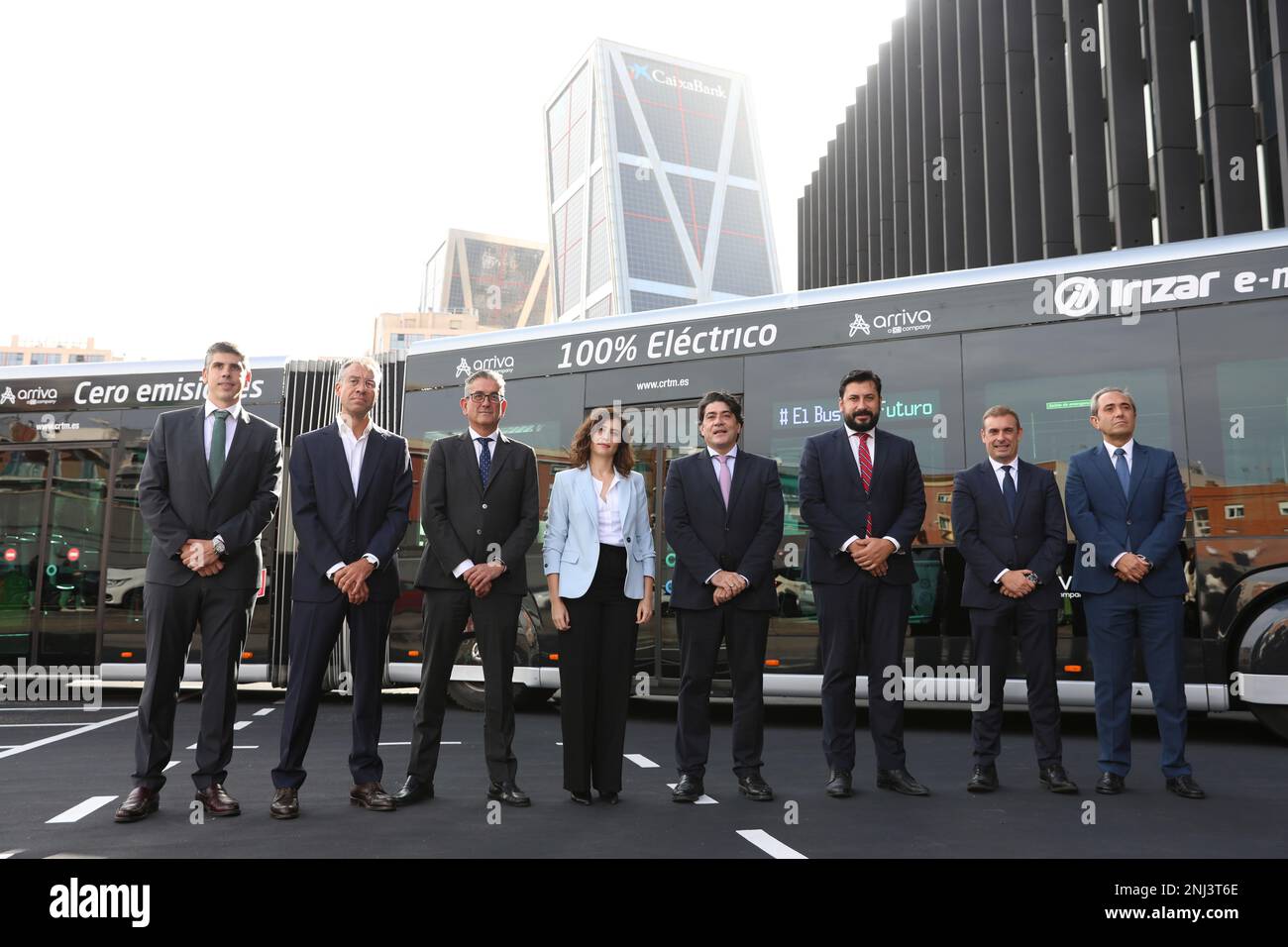 Family photo of the attendees at the presentation of the high-capacity ...