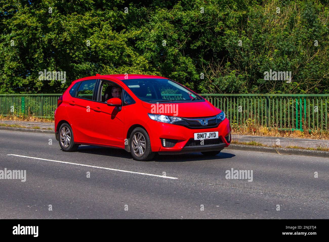 2017 (17) Red HONDA JAZZ SE--VTEC, 1.3 i-VTEC CVT auto 1318cc six-speed ...