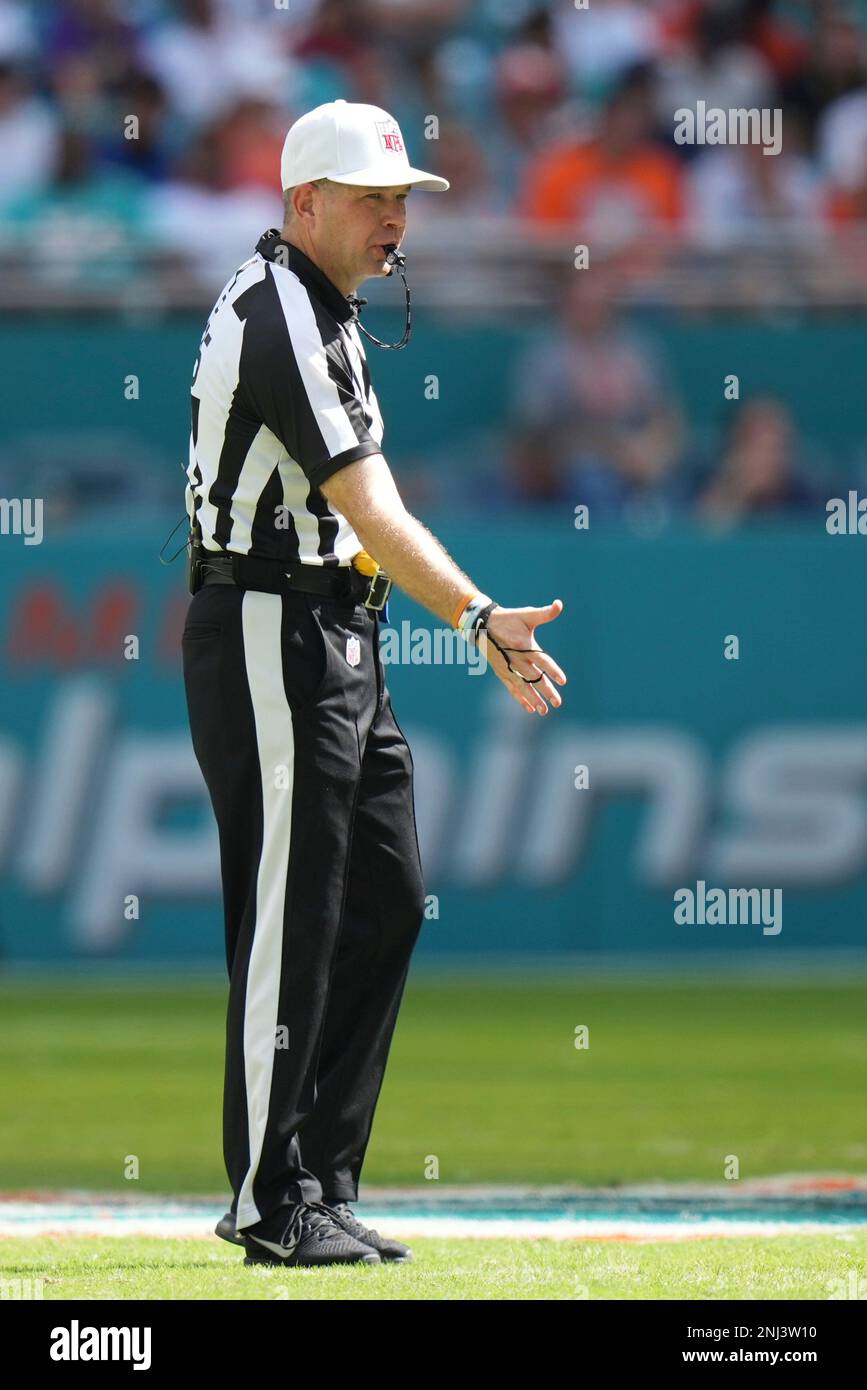 MIAMI GARDENS, FL - OCTOBER 16: referee Brad Rogers (126) starts the ...