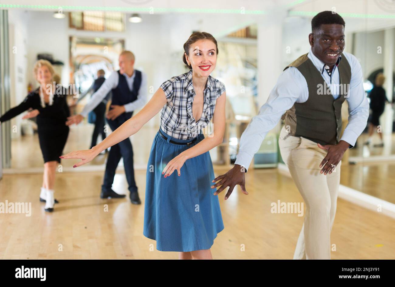 Nigerian art man woman hi-res stock photography and images - Alamy