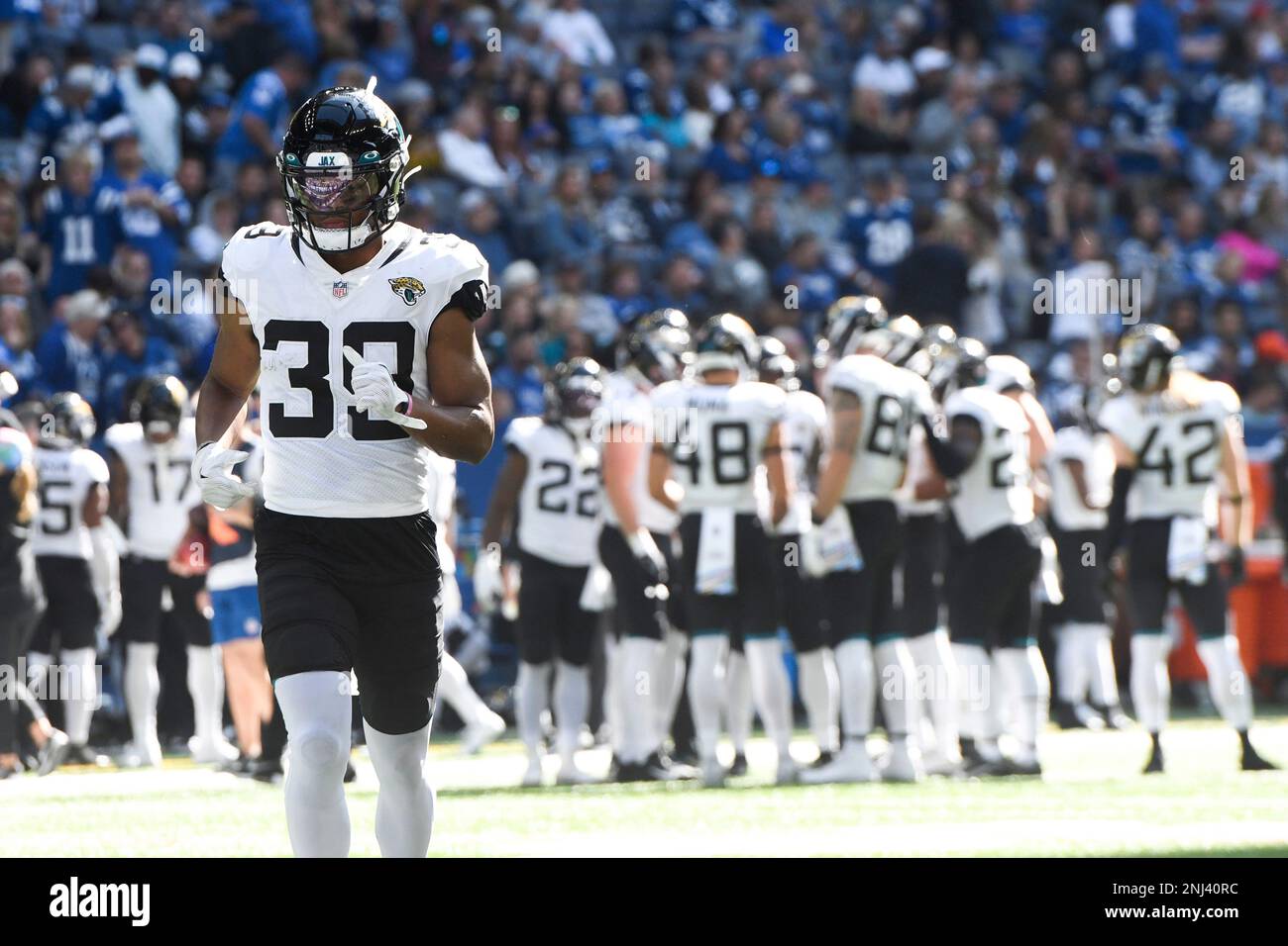 INDIANAPOLIS, IN - OCTOBER 16: Jacksonville Jaguars Linebacker Devin ...