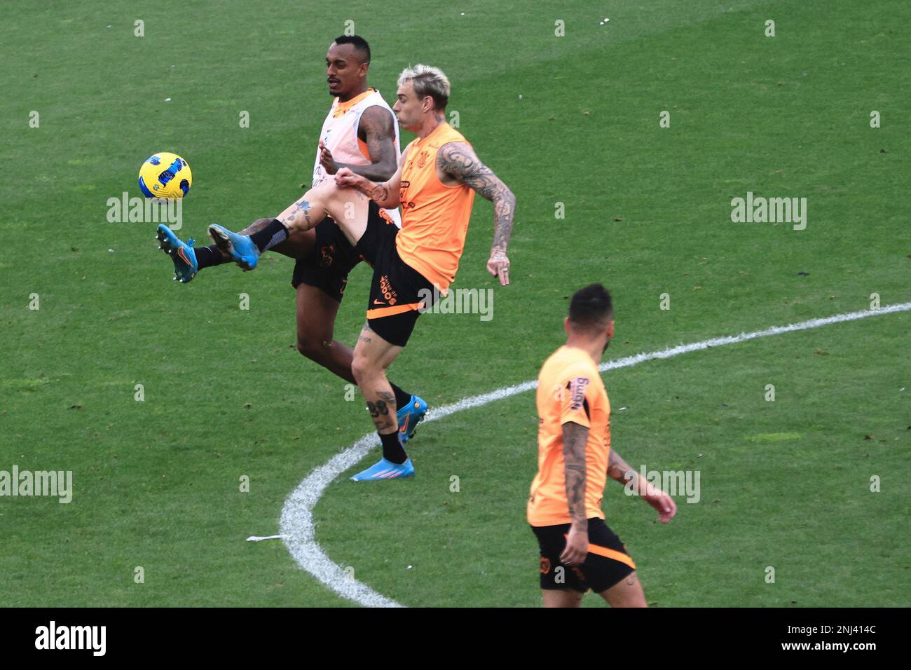 SP - Sao Paulo - 10/17/2022 - CORINTHIANS, TRAINING - Roger Guedes ...