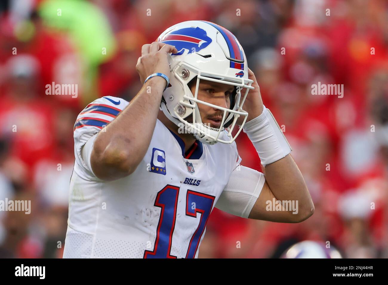KANSAS CITY, MO - OCTOBER 16: Buffalo Bills quarterback Josh Allen (17 ...