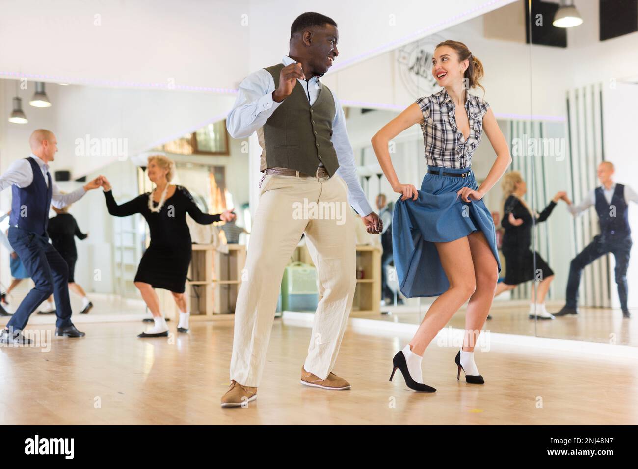 Nigerian art man woman hi-res stock photography and images - Alamy