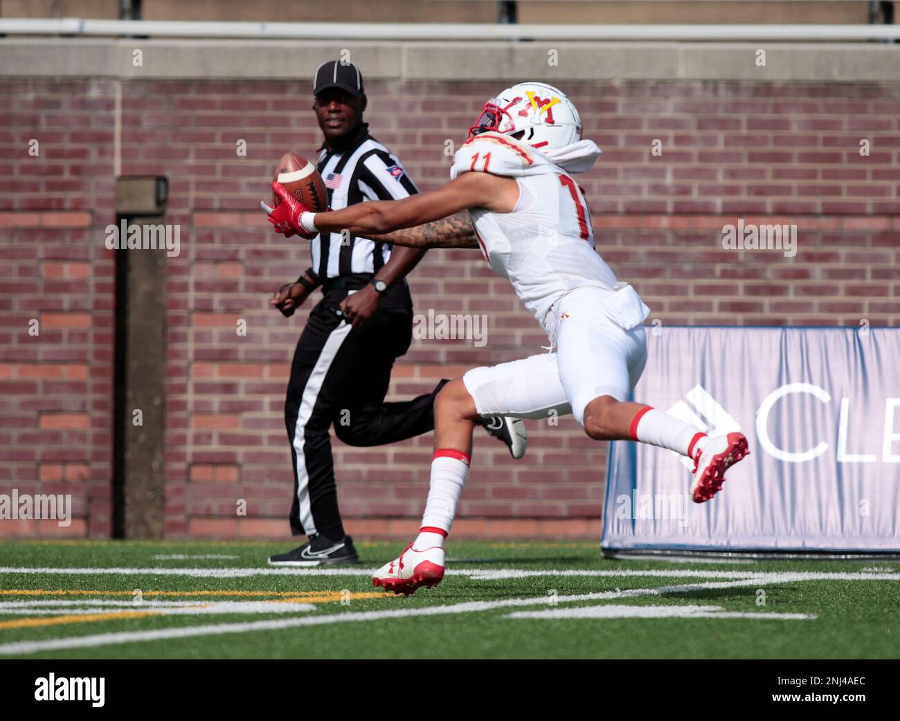 CHATTANOOGA, TN - OCTOBER 15: Virginia Military Institute Keydets wide ...