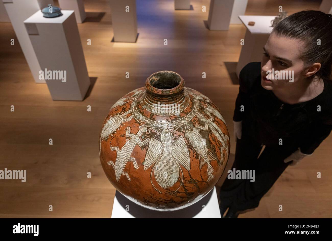 African ceramic art modernism hi-res stock photography and images - Alamy