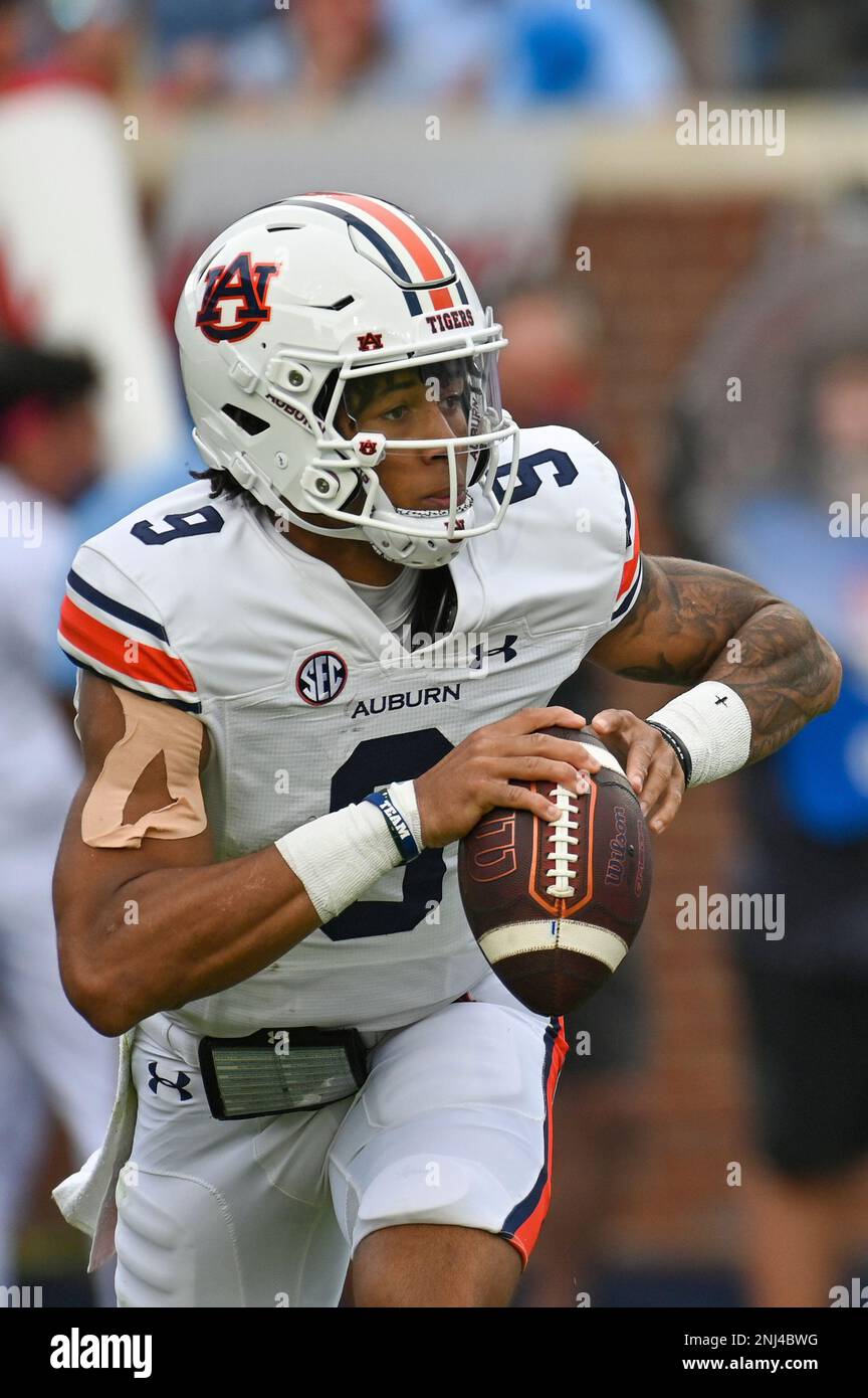 OXFORD, MS - OCTOBER 15: Auburn quarterback Robby Ashford (9) rolls out ...