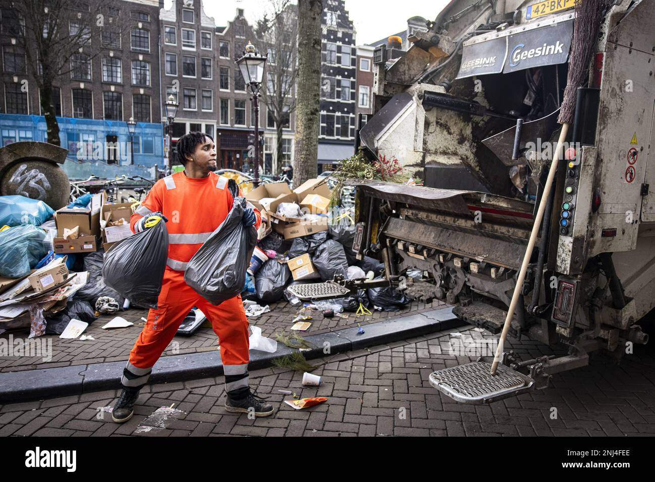 AMSTERDAM - Garbage collectors are cleaning up the center of Amsterdam ...