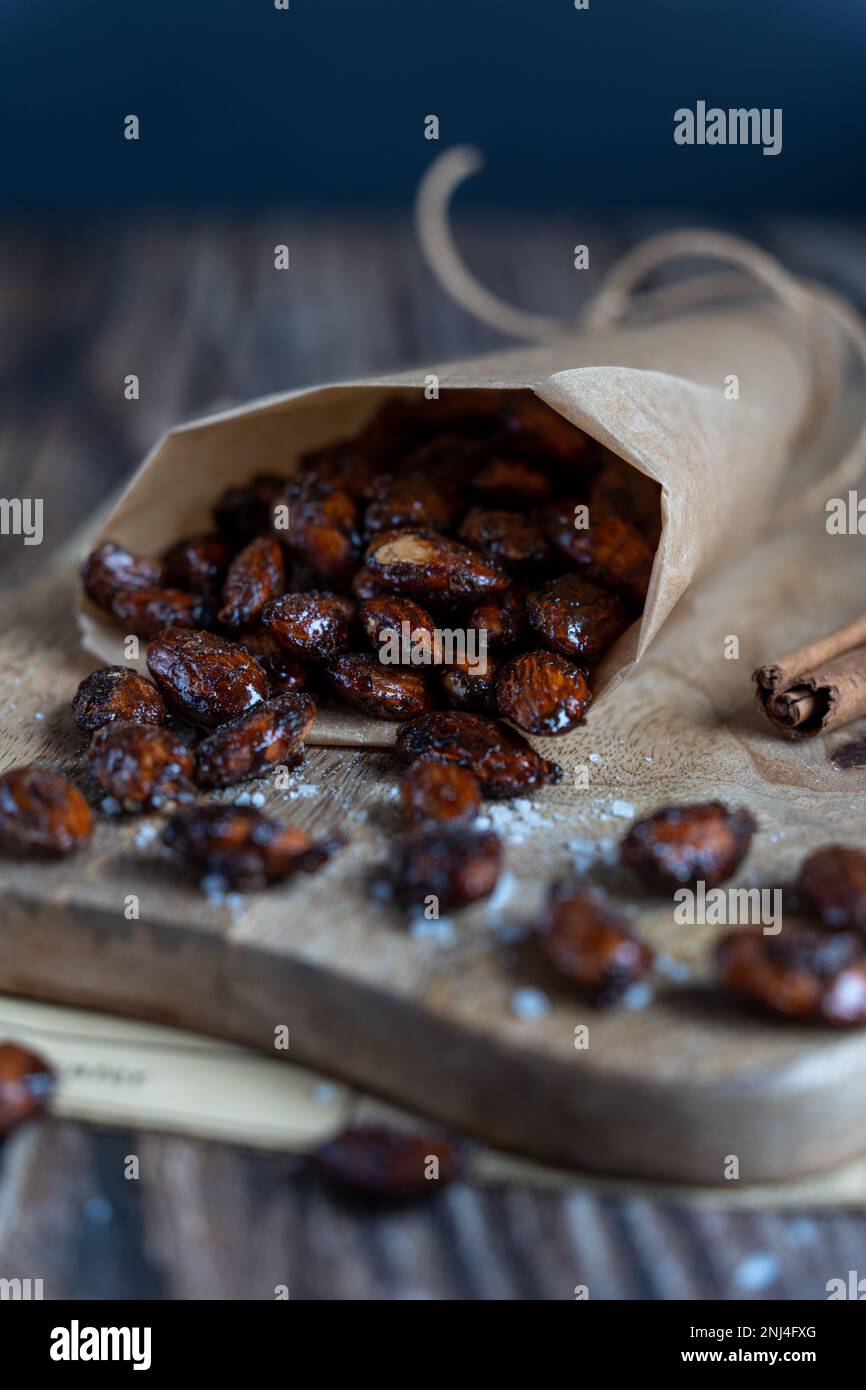Christmas candied almonds .Cinnamon Roasted Almonds with salt and ...