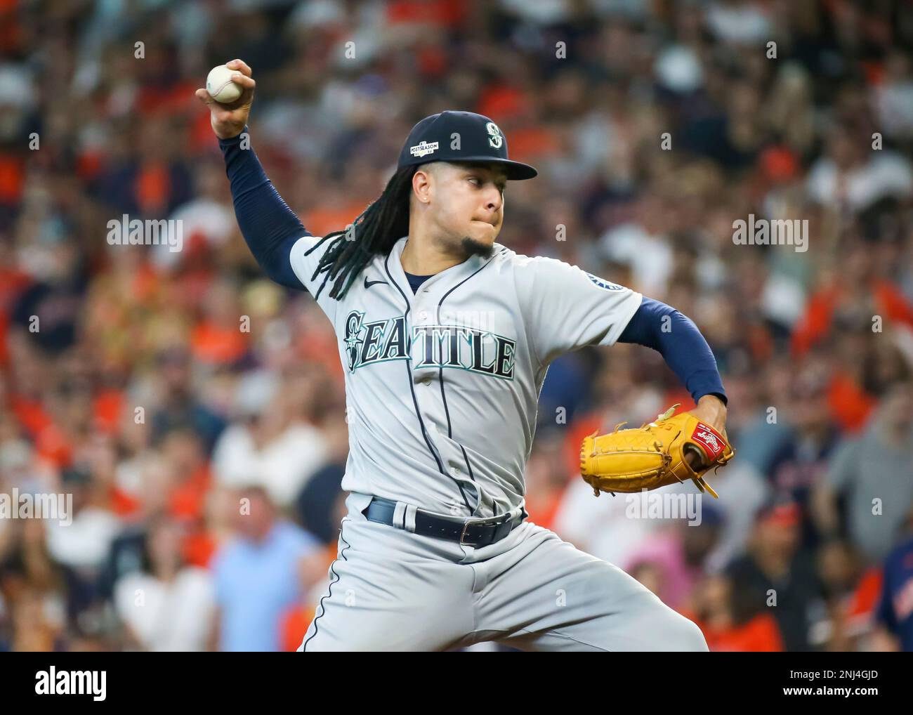 HOUSTON, TX - OCTOBER 13: Seattle Mariners starting pitcher Luis ...