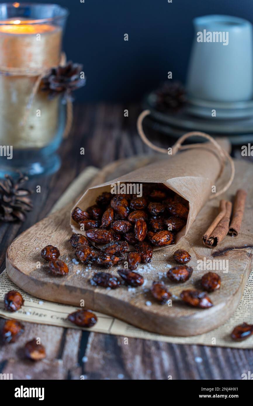 Christmas candied almonds .Cinnamon Roasted Almonds with salt and ...