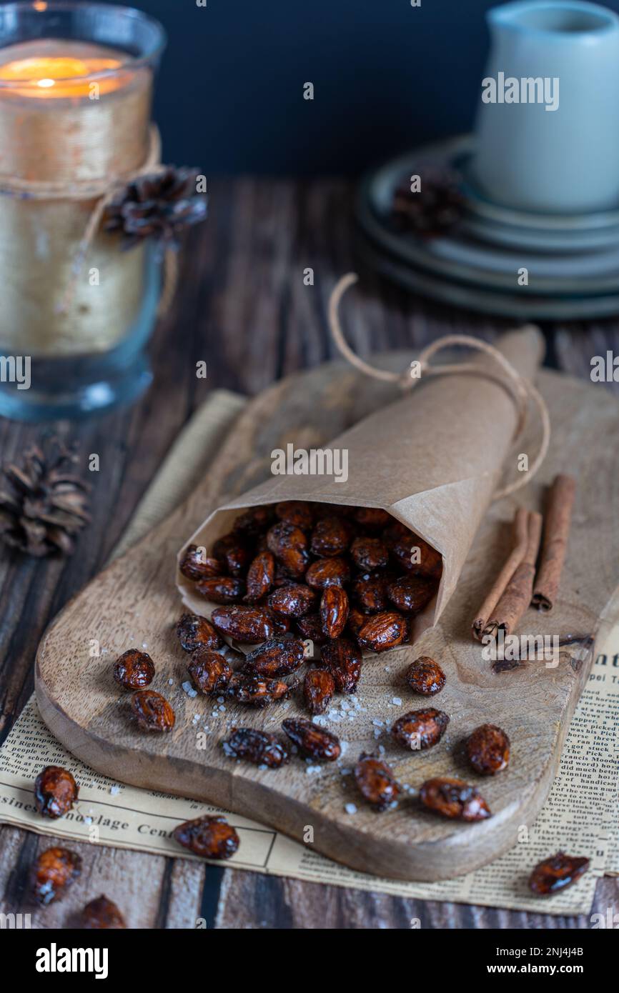 Christmas candied almonds .Cinnamon Roasted Almonds with salt and ...