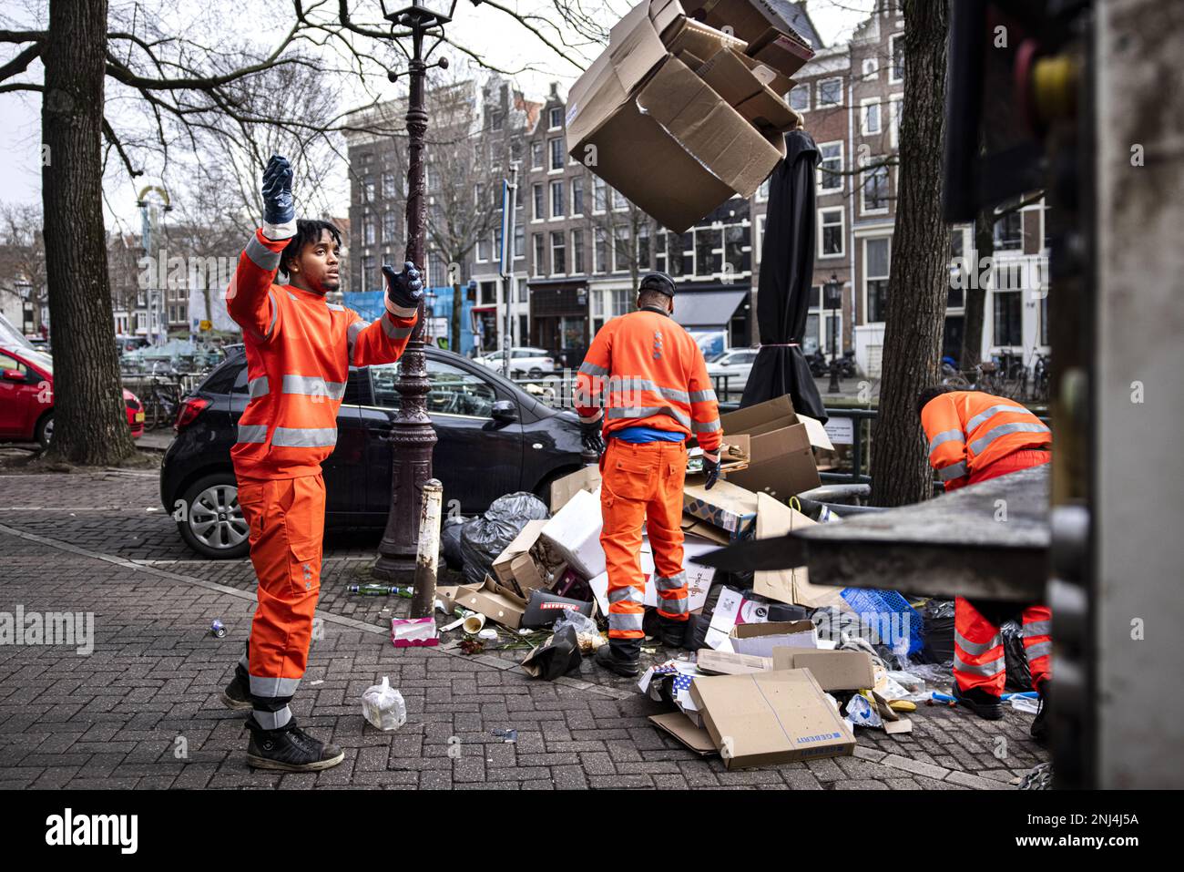 AMSTERDAM - Garbage collectors are cleaning up the center of Amsterdam ...