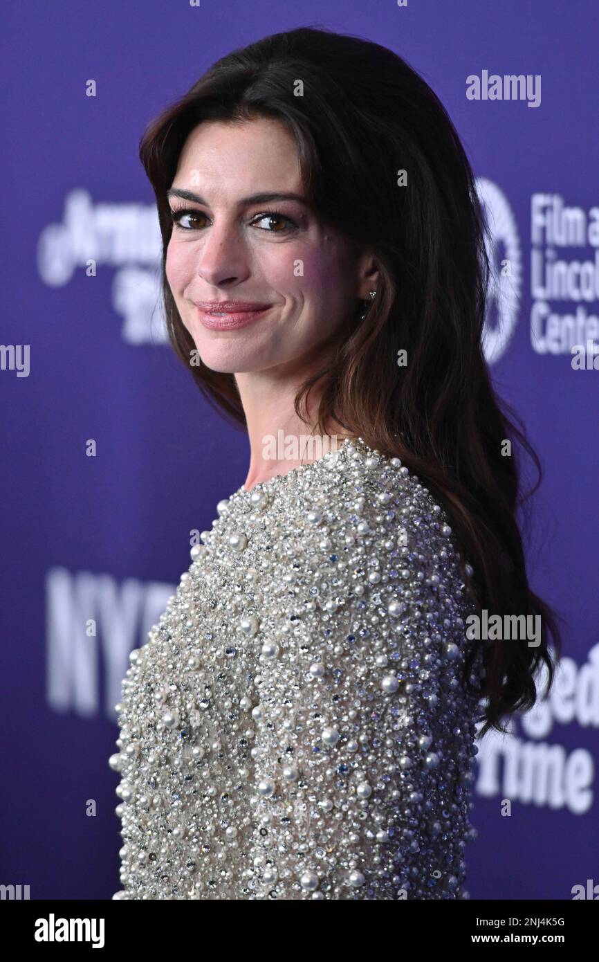 Photo by: NDZ/STAR MAX/IPx 2022 10/12/22 Anne Hathaway at the premiere ...