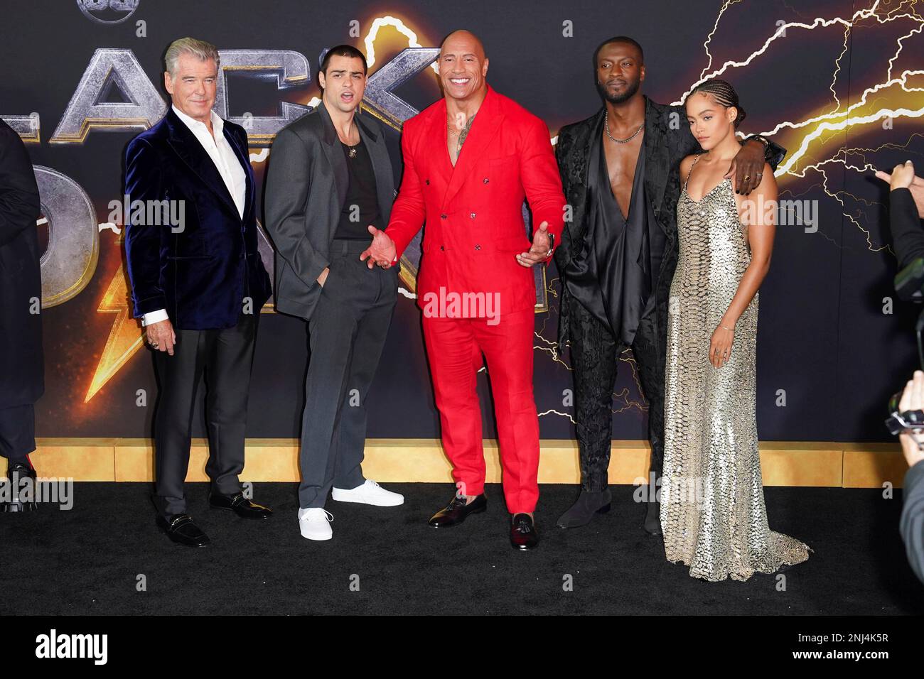 Photo by: John Nacion/STAR MAX/IPx 2022 10/12/22 Pierce Brosnan, Noah ...