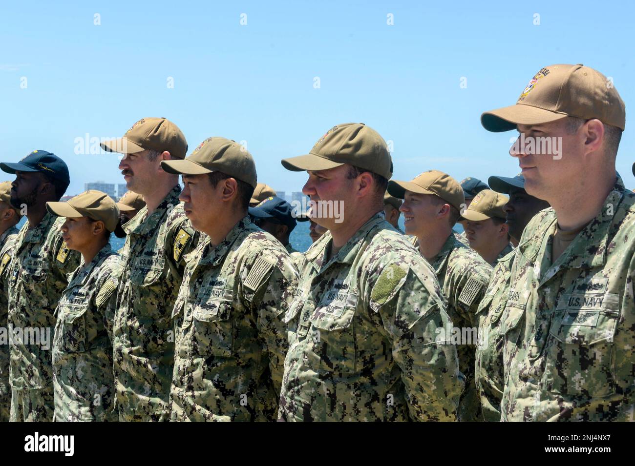 Uss tulsa lcs 16 blue crew hi-res stock photography and images - Alamy