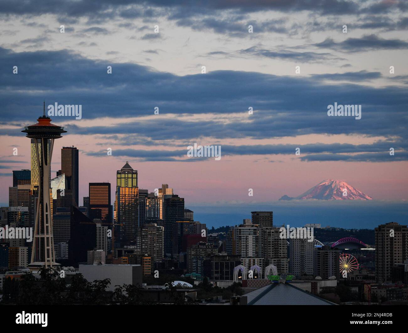 2022 seattle skyline hi-res stock photography and images - Alamy