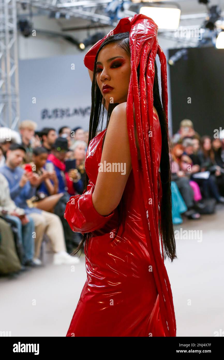 Diverse models fashion runway hi-res stock photography and images - Alamy