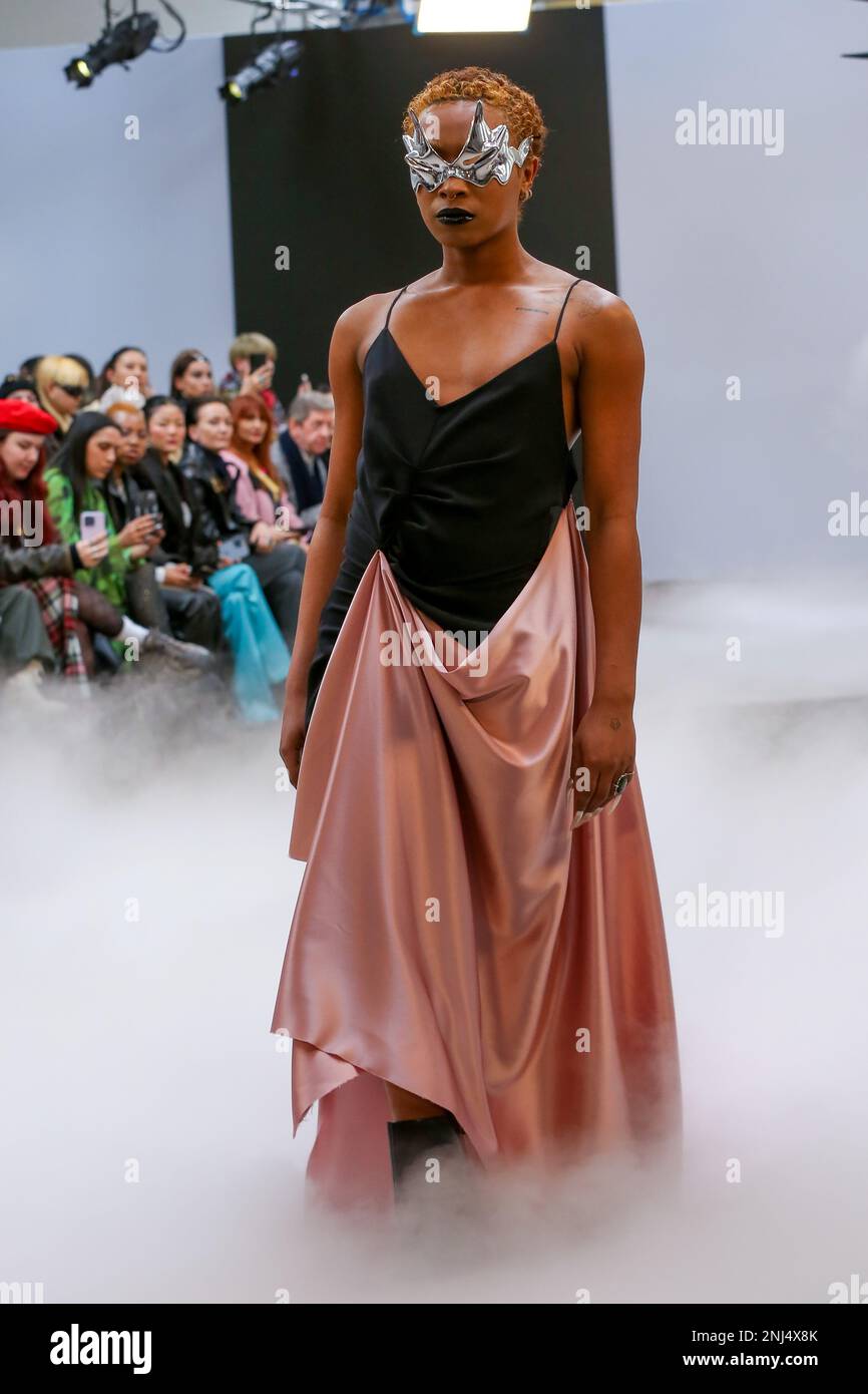 Diverse models fashion runway hi-res stock photography and images - Alamy