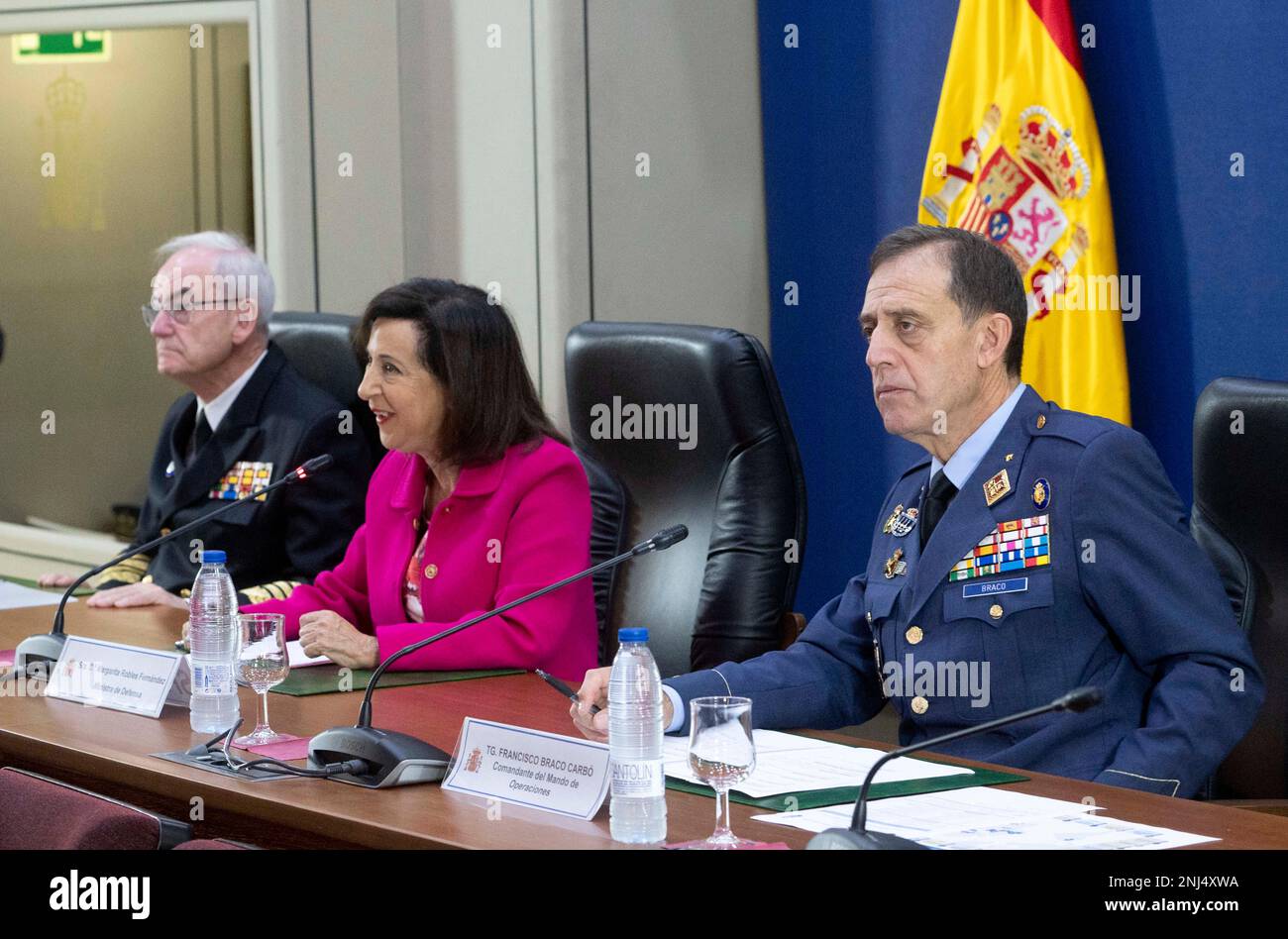 (L-R) The JEMAD Teodoro Esteban López Calderón; the Minister of Defense ...