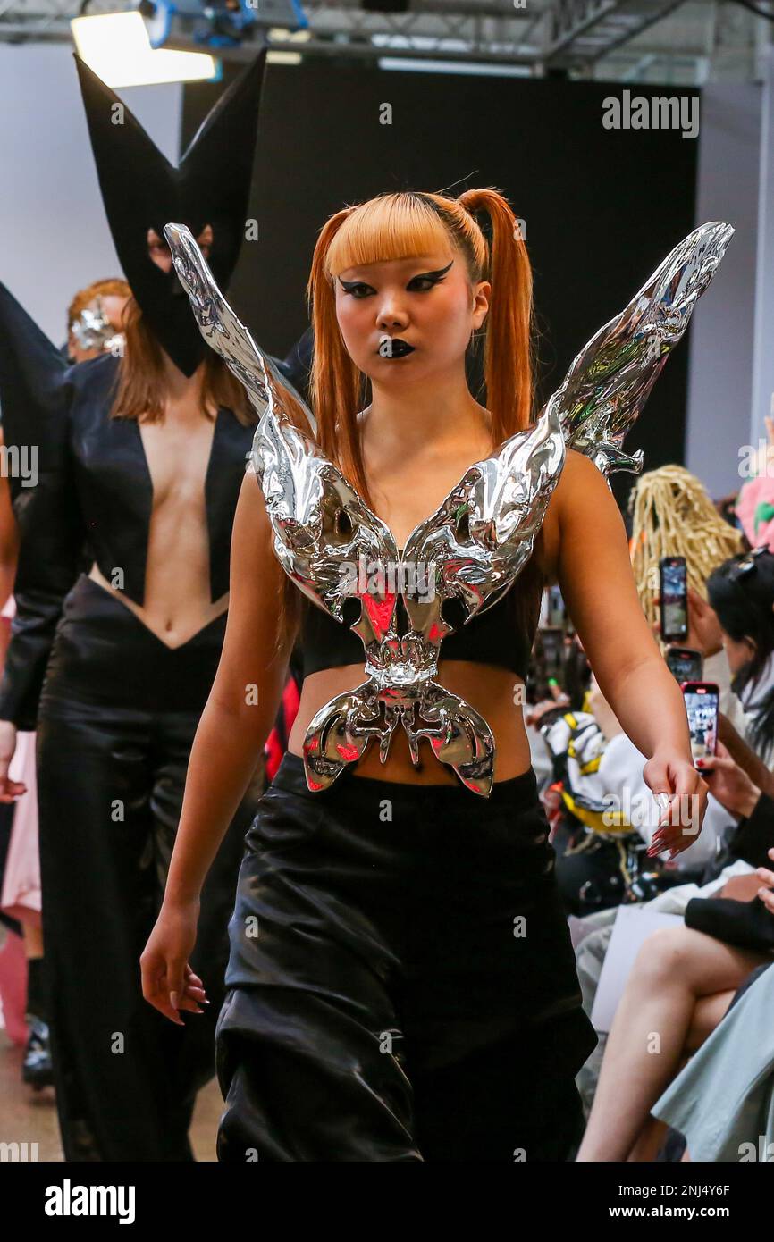 Diverse models fashion runway hi-res stock photography and images - Alamy