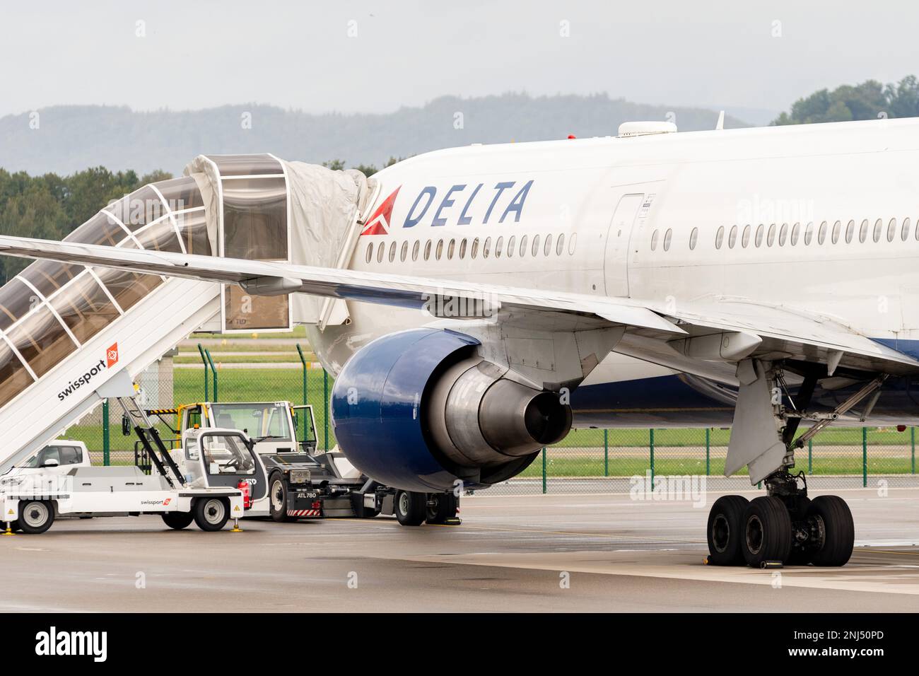 Delta plane gate hi-res stock photography and images - Alamy