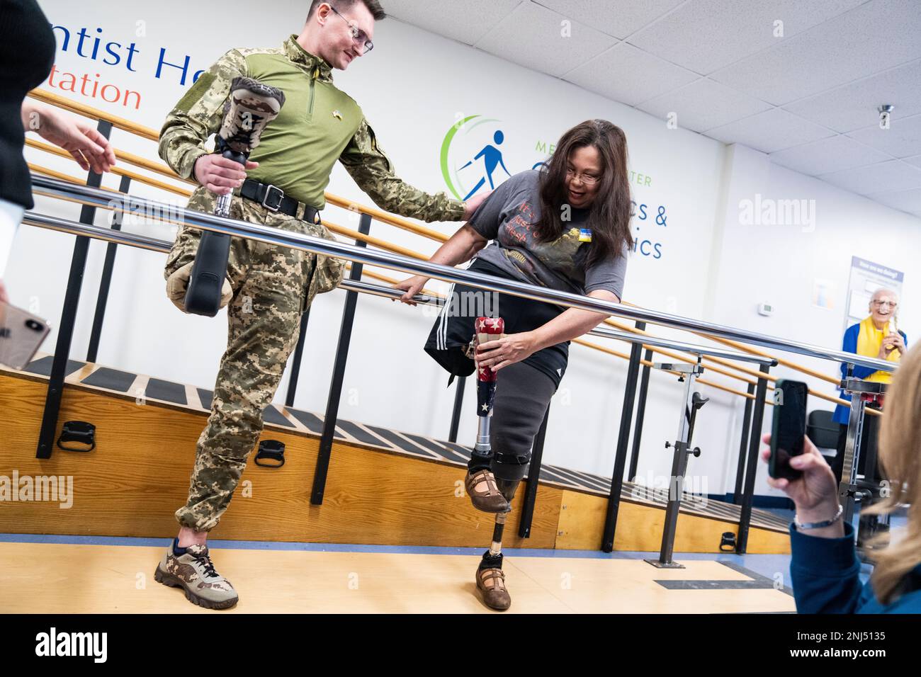 UNITED STATES - OCTOBER 11: Sen. Tammy Duckworth, D-Ill., and Ukrainian ...