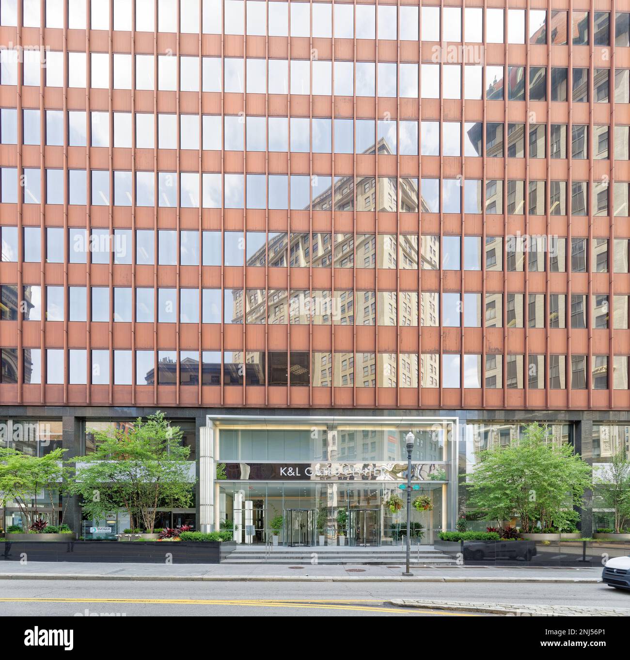 Pittsburgh Downtown: The brilliant red curtain wall faÃ§ade of K&L ...