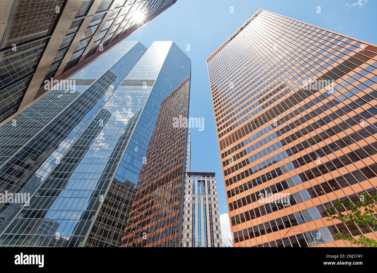 Pittsburgh Downtown: The brilliant red curtain wall faÃ§ade of K&L ...