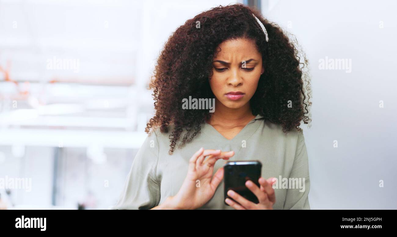 Woman reading a scroll hi-res stock photography and images - Alamy