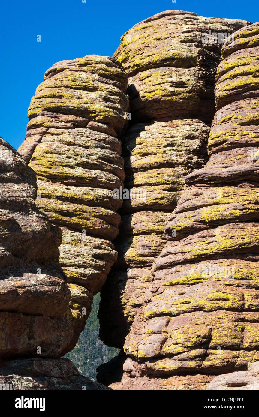 Hoodoos and massive boulders at Chiricahua National Monument Stock ...