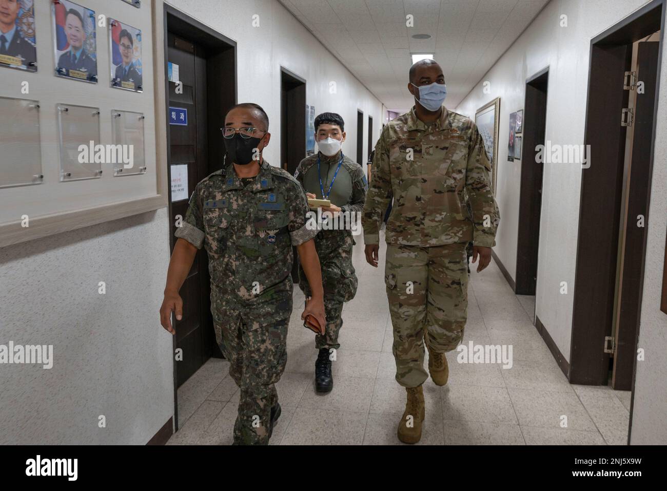 Chief Master Sgt. Alvin R. Dyer, 7th Air Force command chief, meets ...