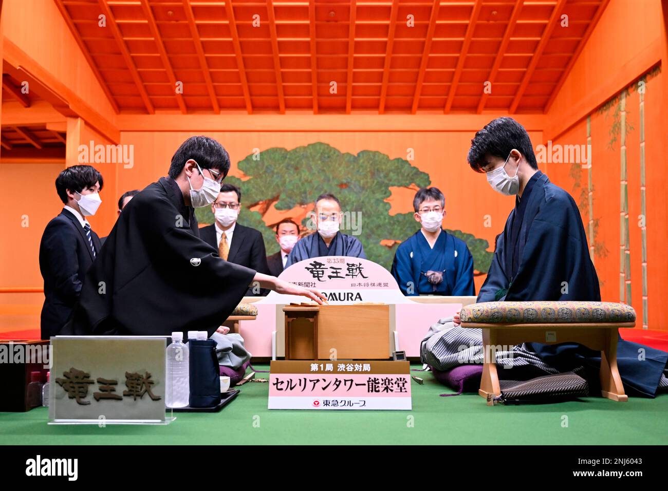 20-year-old Sōta Fujii (R), a Japanese professional shogi player ranked ...