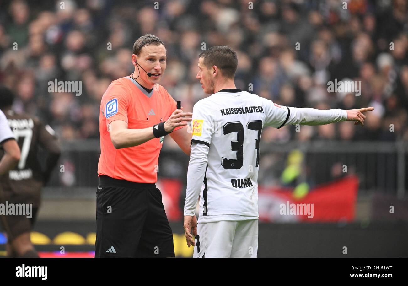 12 February 2023, Hamburg: Soccer: 2nd Bundesliga, Matchday 20: FC St ...