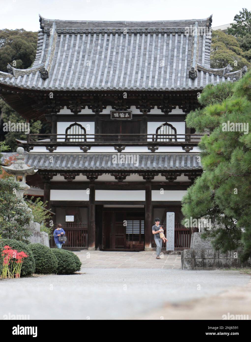 A picture shows Ro-mon, a two-storied gate which is an Important ...