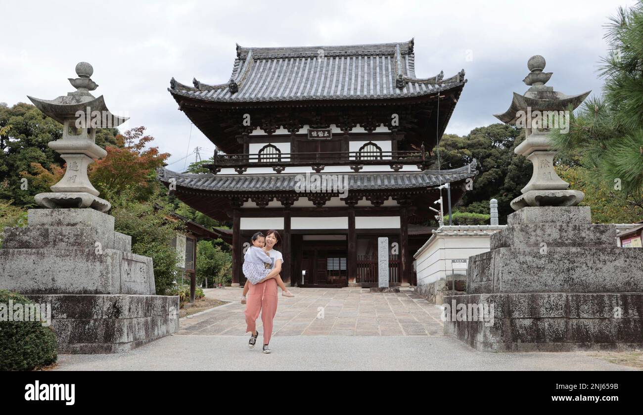 A picture shows Ro-mon, a two-storied gate which is an Important ...