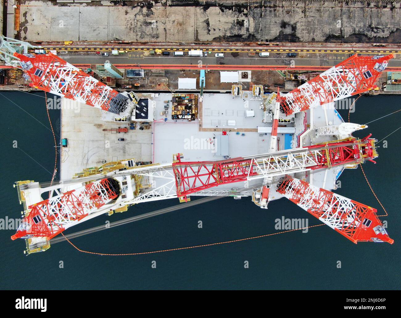 A photo shows Shimizu Corporation's SEP vessel (SEP: Self-Elevating ...