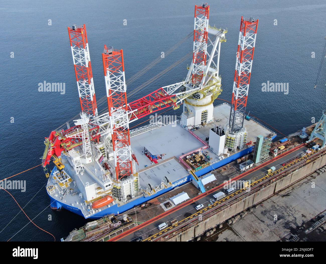 A photo shows Shimizu Corporation's SEP vessel (SEP: Self-Elevating ...