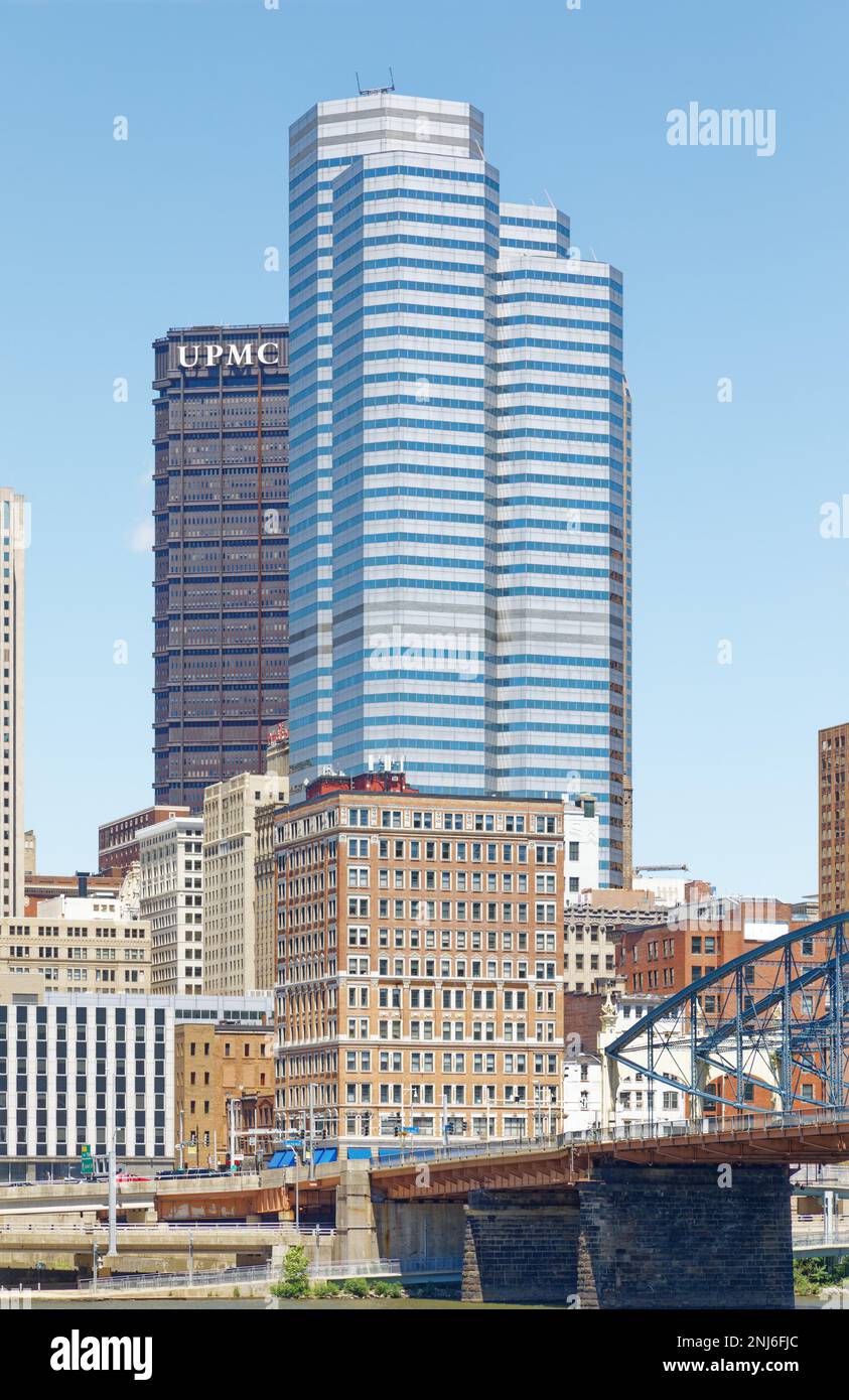 Pittsburgh Downtown: One Oxford Centre’s blue and white towers are a ...