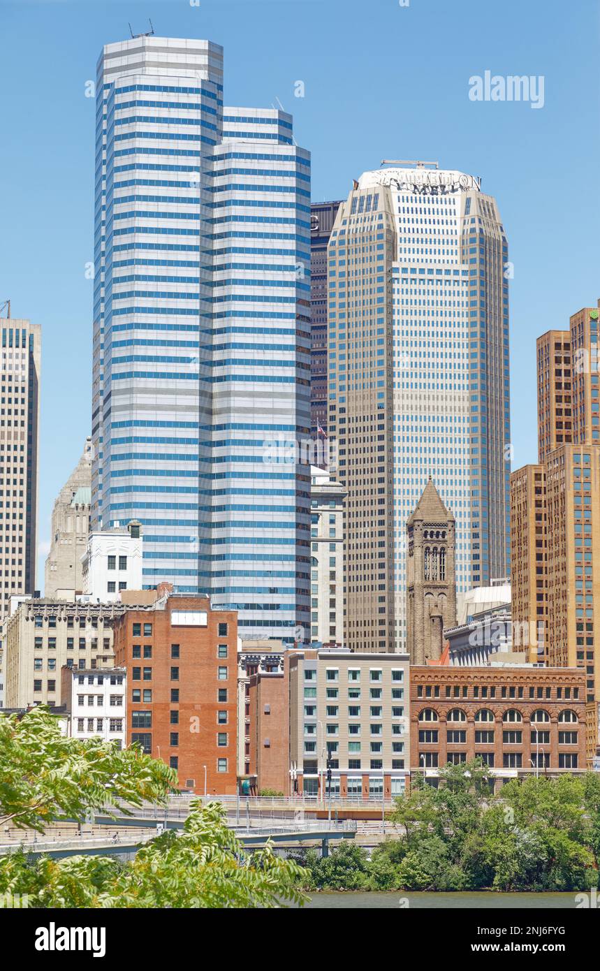 Pittsburgh Downtown: One Oxford Centre’s blue and white towers are a ...
