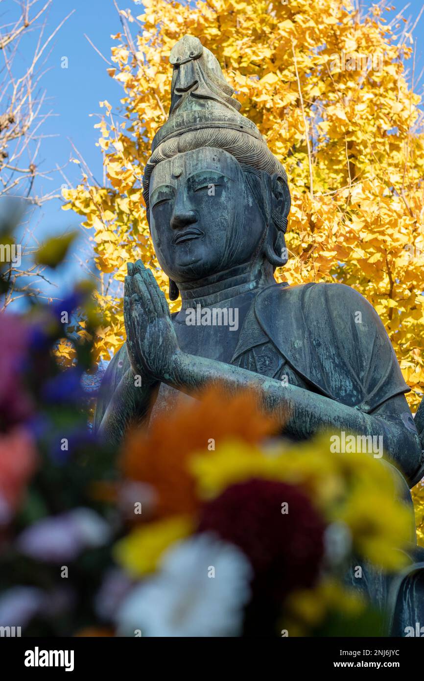 Statue senso ji temple tokyo hi-res stock photography and images - Alamy
