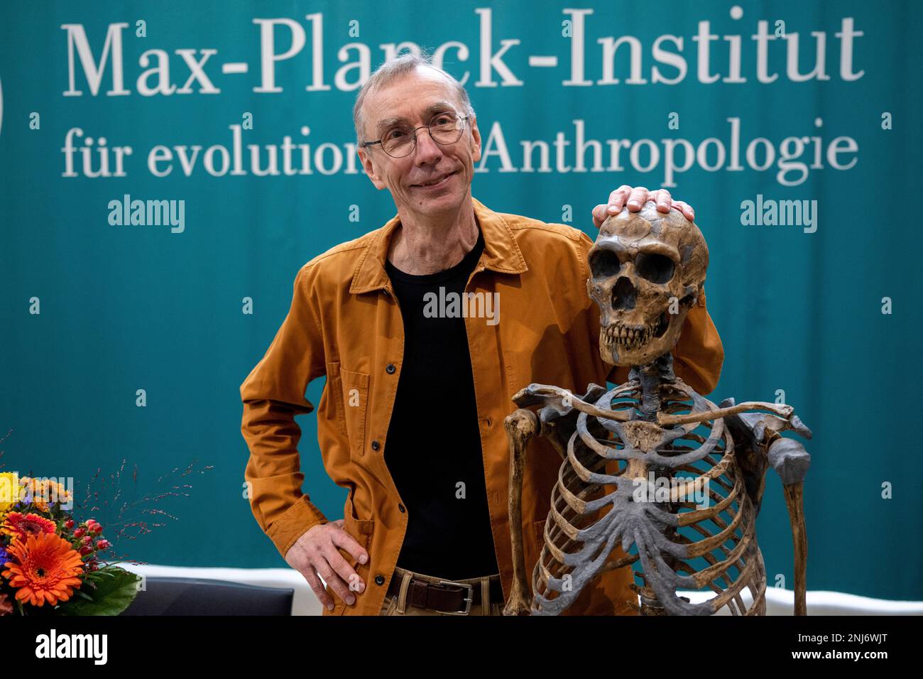 Swedish scientist Svante Paabo stands by a replica of a Neanderthal ...