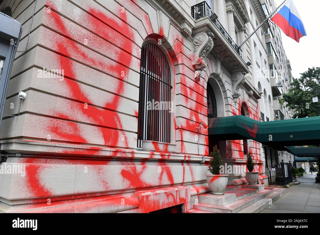 Photo by: GWR/STAR MAX/IPx 2022 10/1/22 The Russian Consulate on New ...
