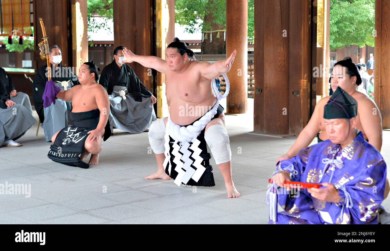 Yokozuna Terunofuji Haruo, Mongolian Sumo wrestler, performs ring ...