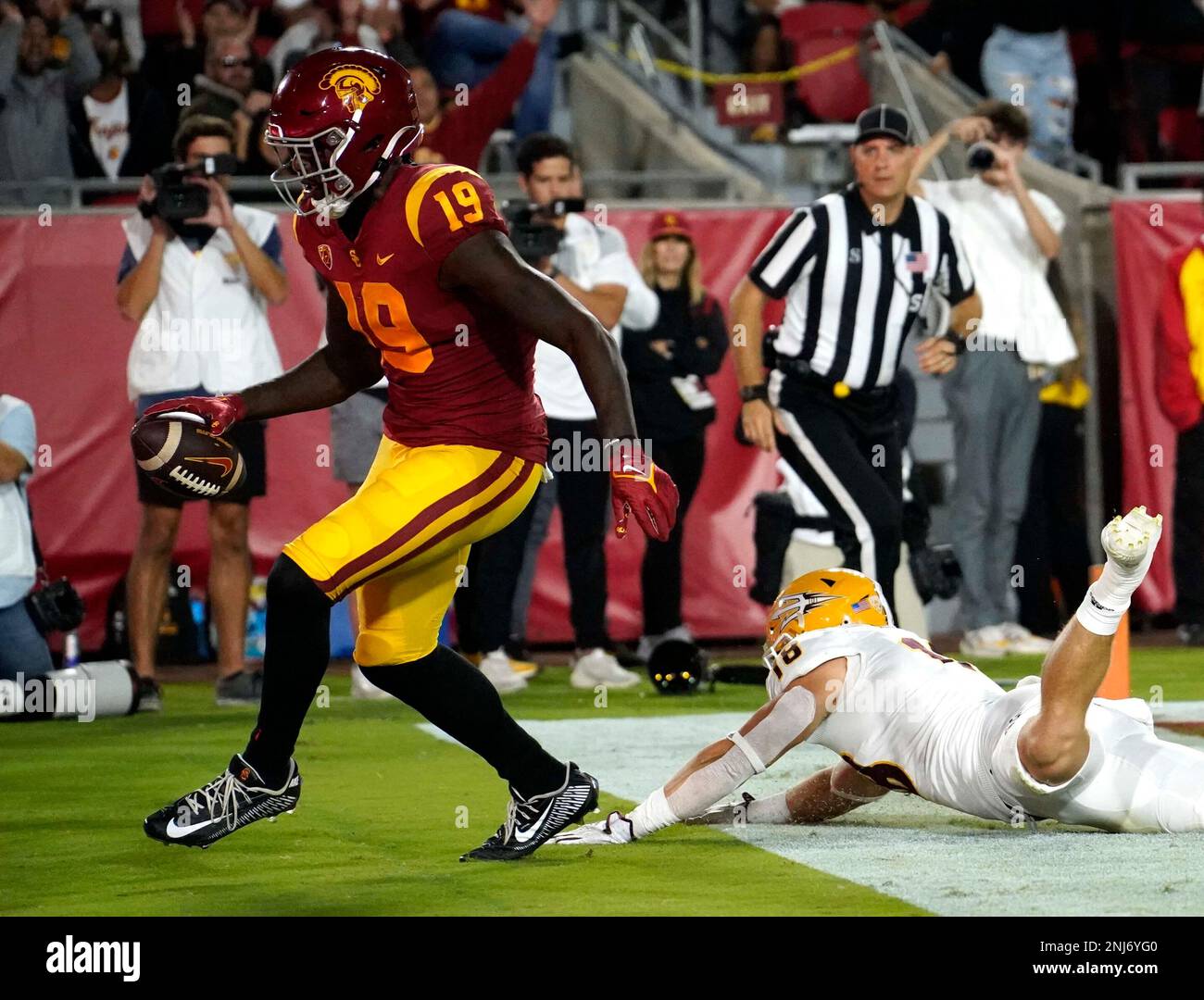 USC Trojans wide receiver Malcolm Epps (19) makes a play with the ...