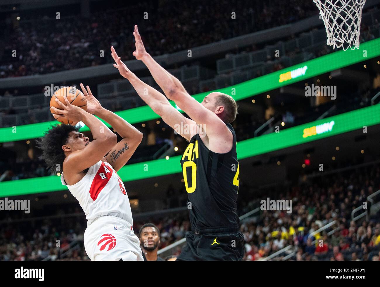 Utah Jazz's Cody Zeller tries to block the shot from Toronto Raptors ...