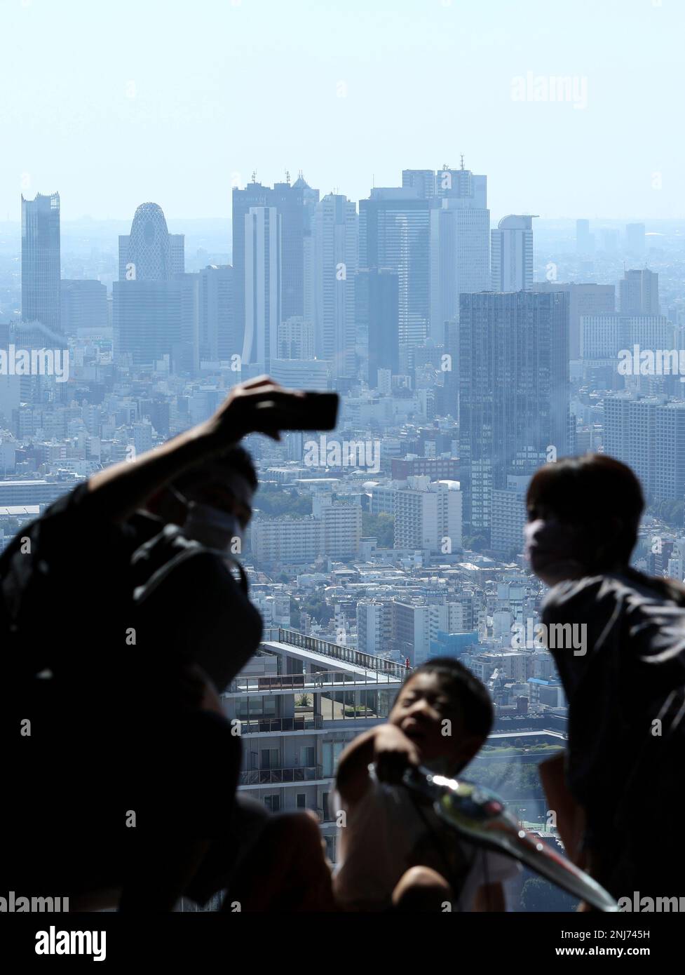 Peopelenjoy viewing a city view at Sunshine 60,a 60-story skyscraper,in ...