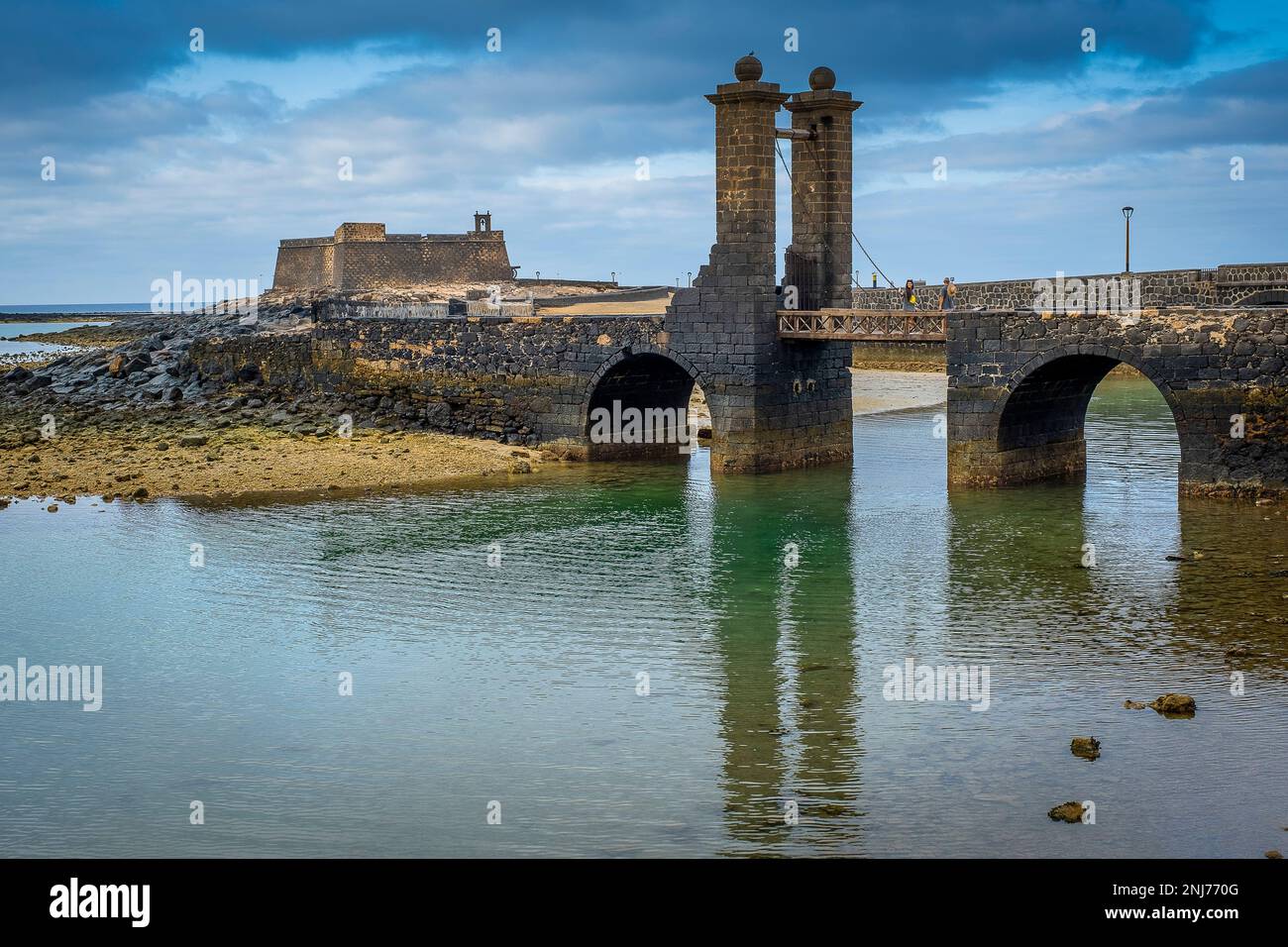 Puente de Las Bolas bridge and Castillo de San Gabriel castle ...