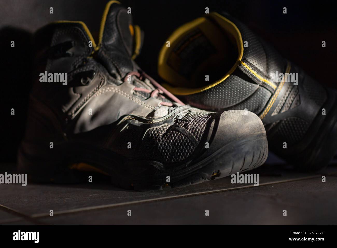 Working boots with steel toe hi-res stock photography and images - Alamy