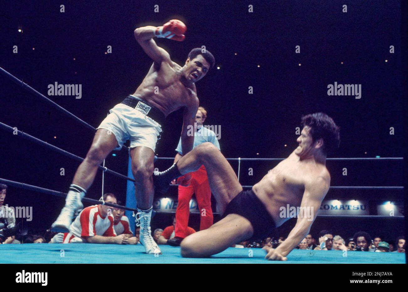 Antonio Inoki fights against Muhammad Ali in Tokyo on June 26 1976 ...
